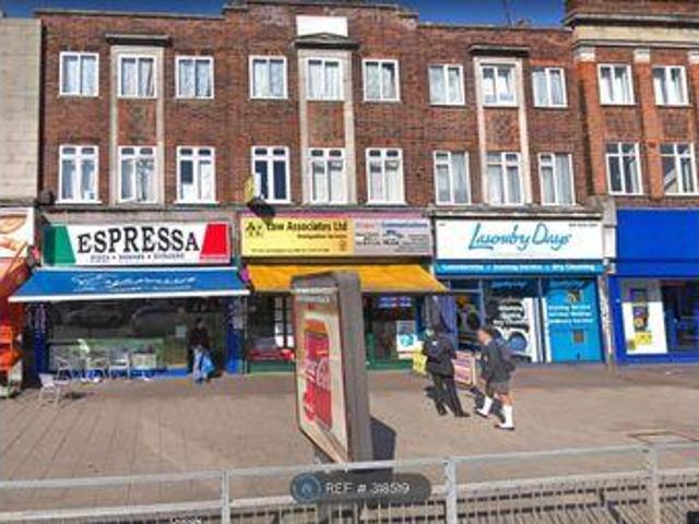 3 Bedrooms Flat for rent in Green Lane, Dagenham RM8