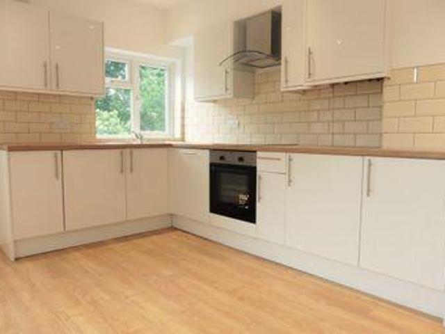 3 Bedrooms Flat for rent in Green Lanes, Haringey, London N8
