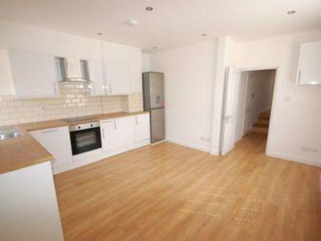 3 Bedrooms Flat for rent in Green Lanes, London N8