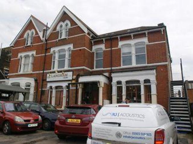 3 Bedrooms Flat for rent in Green Lanes, London N8