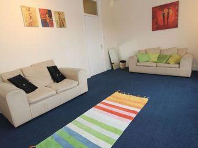 3 Bedrooms Flat for rent in Green Lanes, London N13