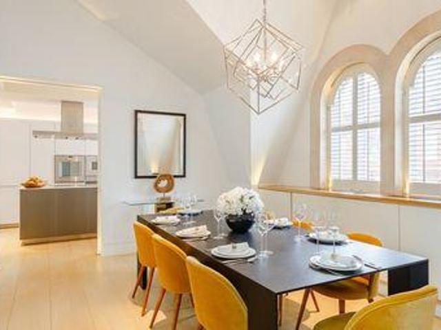 3 Bedrooms Flat for rent in Green Street, Mayfair W1