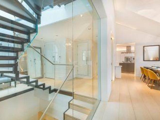 3 Bedrooms Flat for rent in Green Street, Mayfair W1K