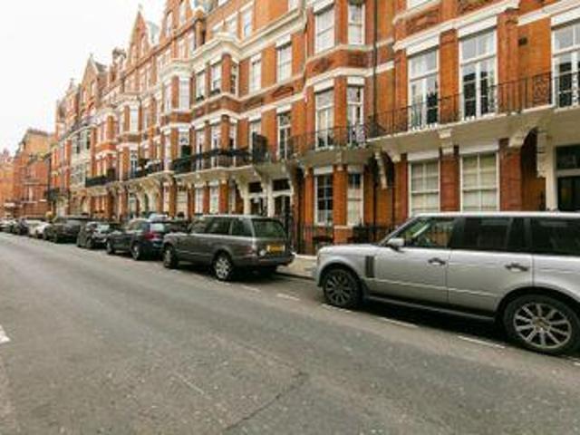 3 Bedrooms Flat for rent in Green Street, Mayfair W1K