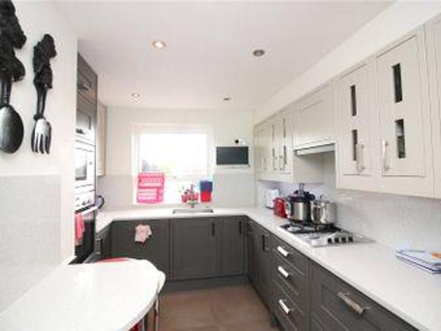 3 Bedrooms Flat for rent in Greenacres, Hendon Lane, London N3