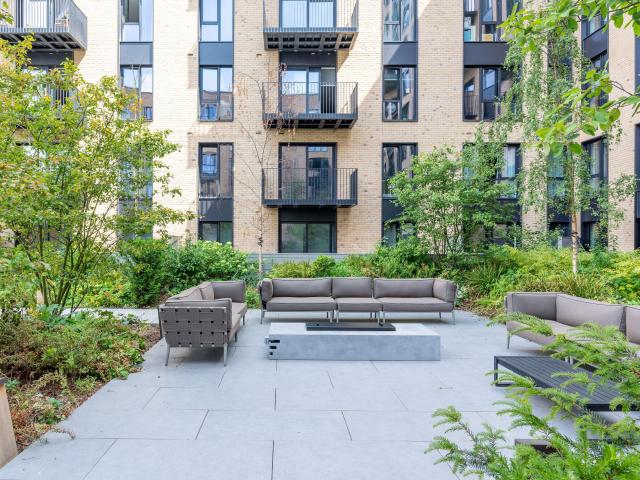 3 Bedrooms Flat for Rent in Greenford Quay | Foxtons