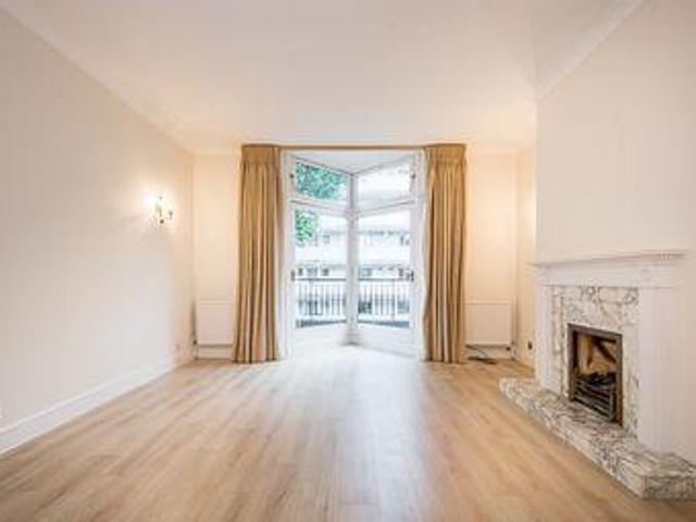 3 Bedrooms Flat for rent in Greens Court, Lansdowne Mews, London W11