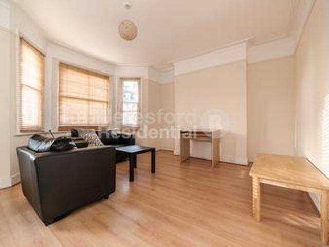 3 Bedrooms Flat for rent in Gresham Road, London SW9