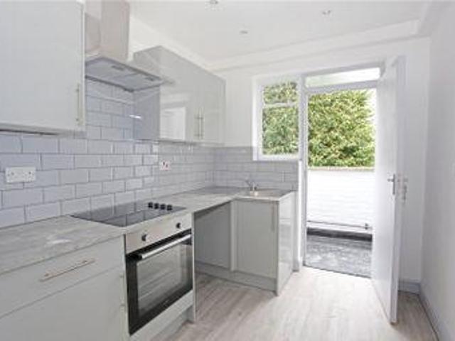 3 Bedrooms Flat for rent in Grosvenor Court, Brewstar Road, Leyton, London E10