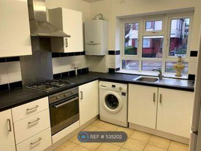 3 Bedrooms Flat for rent in Grosvenor Court, London N3