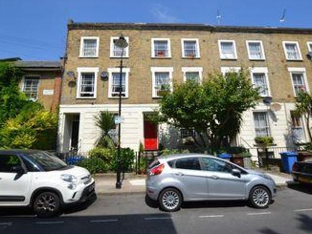 3 Bedrooms Flat for rent in Grosvenor Terrace, London SE5