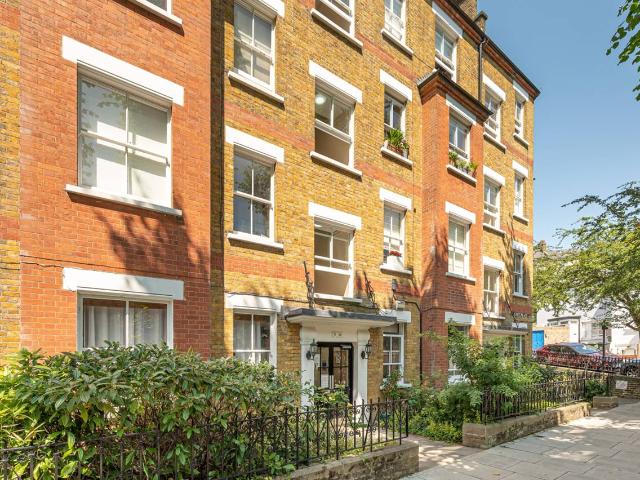 3 Bedrooms Flat for Rent in Grove Place | Foxtons