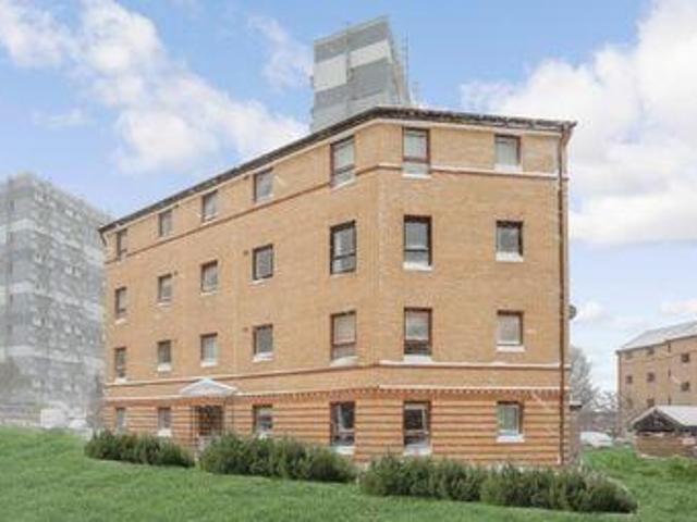 3 Bedrooms Flat for rent in Grovepark Gardens, Glasgow G20