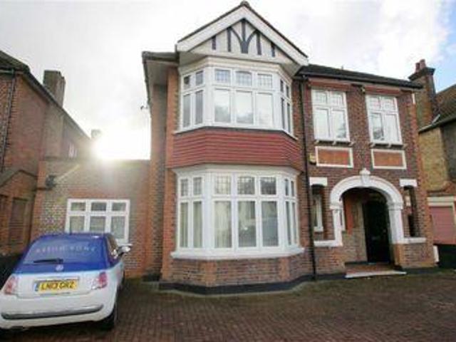 3 Bedrooms Flat for rent in Gunnersbury Avenue, London W5