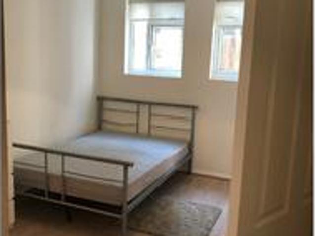 3 Bedrooms Flat for rent in Gunnersbury Avenue, London W5