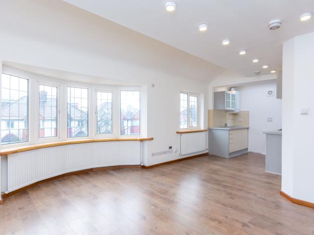 3 Bedrooms Flat for Rent in Gunnersbury Lane | Foxtons