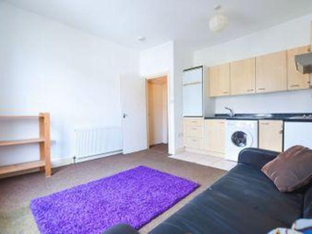 3 Bedrooms Flat for rent in Downs Road, London E5