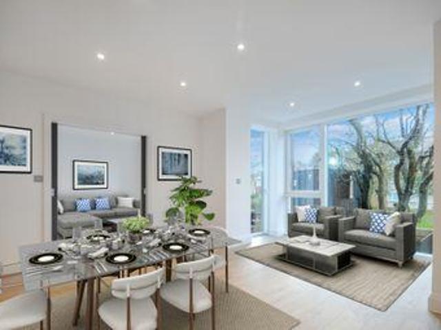 3 Bedrooms Flat for rent in Dacres Road, Forest Hill SE23