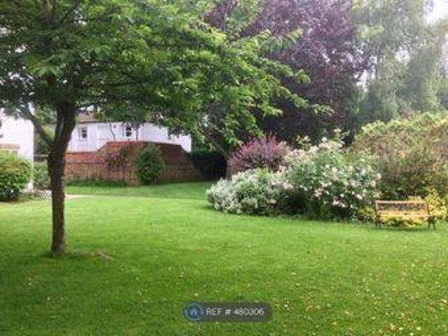 3 Bedrooms Flat for rent in Dainton Close, Bromley BR1
