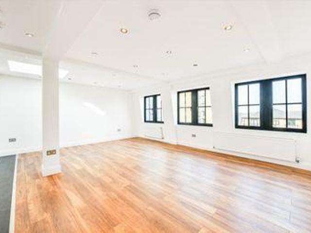 3 Bedrooms Flat for rent in Dalston Lane, London E8