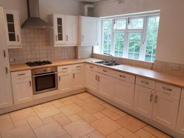 3 Bedrooms Flat for rent in Danescroft, Hendon NW4