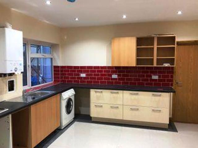 3 Bedrooms Flat for rent in Darby Road, Tremorfa Industrial Estate, Tremorfa, Cardiff CF24