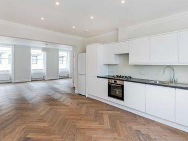 3 Bedrooms Flat for rent in Devonshire Street, London W1G