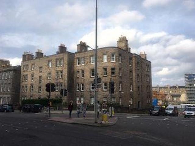 3 Bedrooms Flat for rent in Dewar Place, Haymarket, Edinburgh EH3