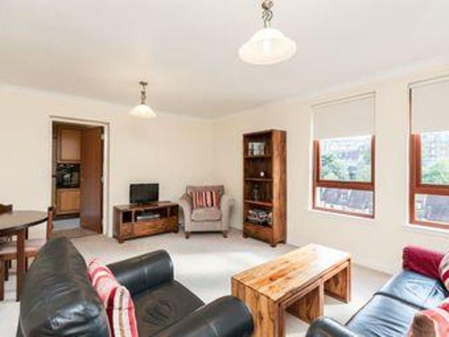 3 Bedrooms Flat for rent in Dean Path, Edinburgh EH4