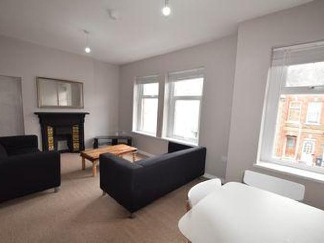 3 Bedrooms Flat for rent in Diana Street, Cardiff CF24