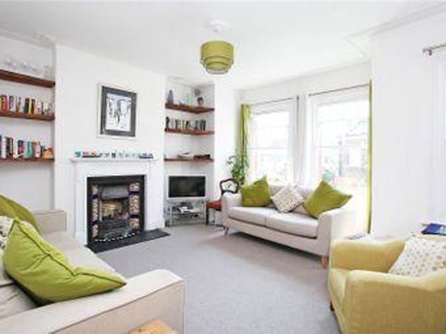 3 Bedrooms Flat for rent in Dinsmore Road, Clapham South, London SW12