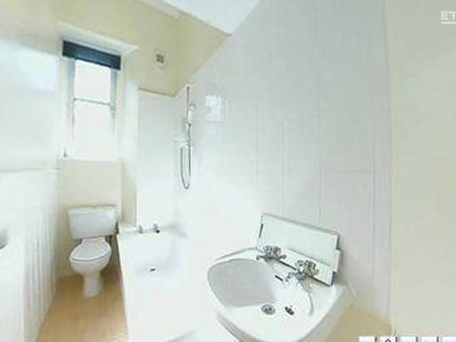 3 Bedrooms Flat for rent in Drum Terrace, Easter Road, Edinburgh EH7