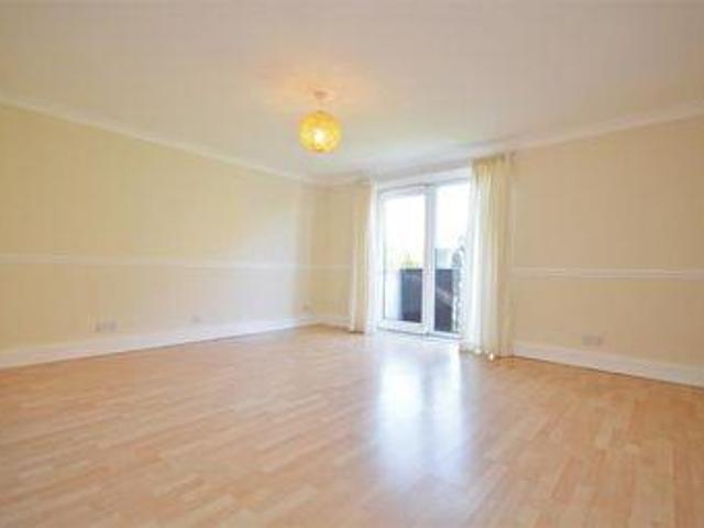 3 Bedrooms Flat for rent in Duart Crescent, Edinburgh EH4