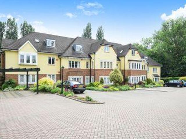 3 Bedrooms Flat for rent in Ducks Hill Road, Northwood HA6