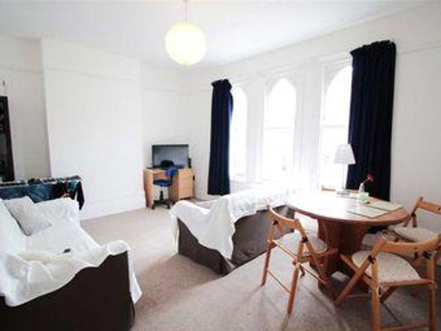 3 Bedrooms Flat for rent in Ducie Street, London SW4