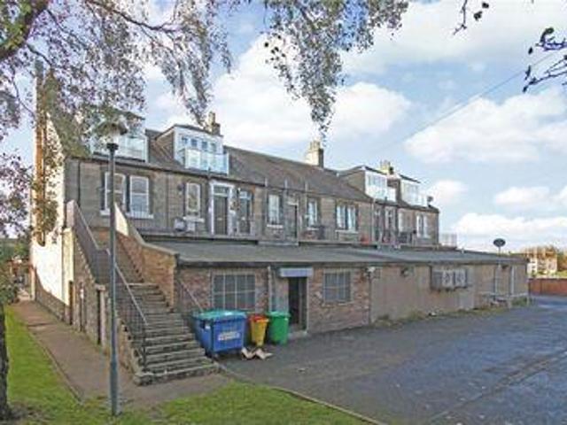3 Bedrooms Flat for rent in Duddingston Park South, Niddrie, Edinburgh EH15