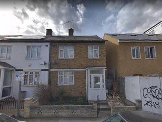 3 Bedrooms Flat for rent in Duff Street, London E14