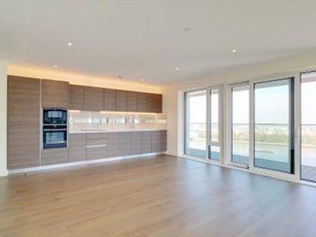 3 Bedrooms Flat for rent in Duke Of Wellington Avenue, London SE18