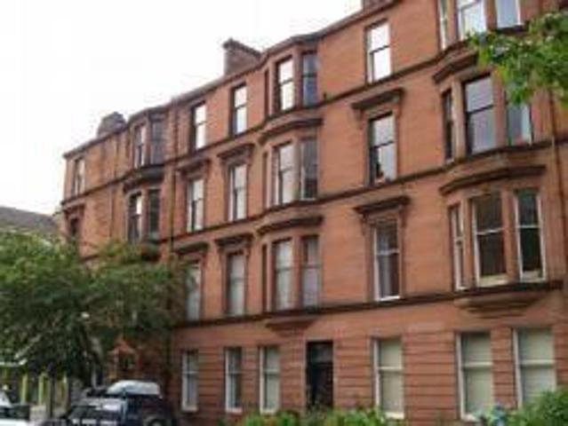 3 Bedrooms Flat for rent in Dunearn Street, Glasgow G4
