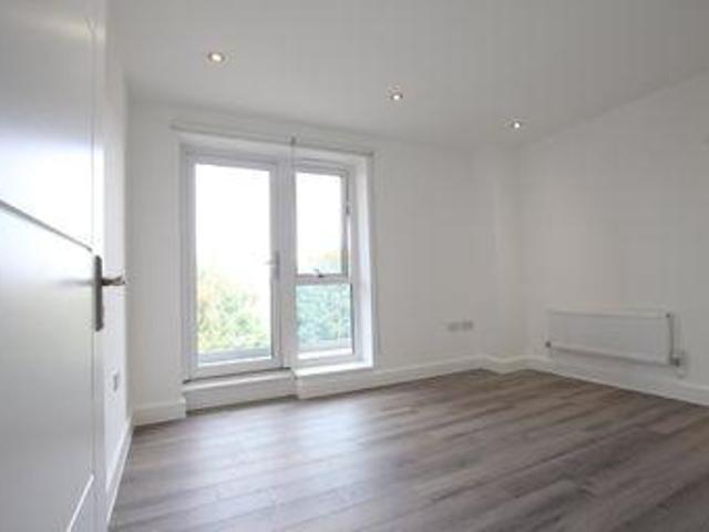 3 Bedrooms Flat for rent in Dunton Road, London E10
