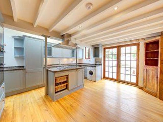 3 Bedrooms Flat for rent in Dymock Street, Fulham SW6