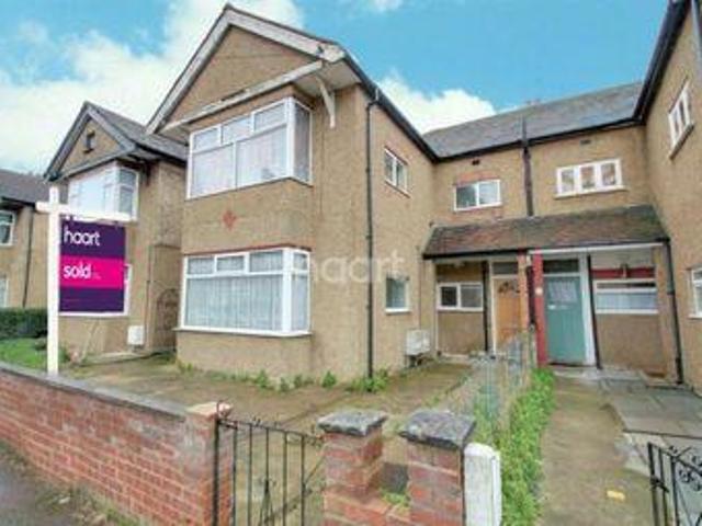 3 Bedrooms Flat for rent in Emerald Gardens, Dagenham RM8