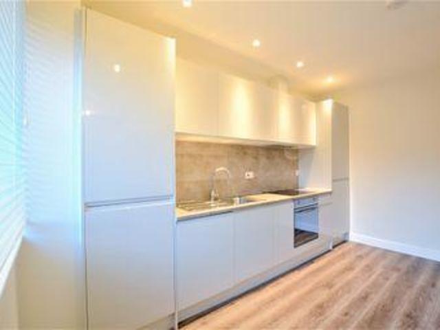 3 Bedrooms Flat for rent in Endeavour House, Lyonsdown Road, New Barnet, London EN5