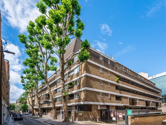 3 Bedrooms Flat for Rent in Endell Street | Foxtons