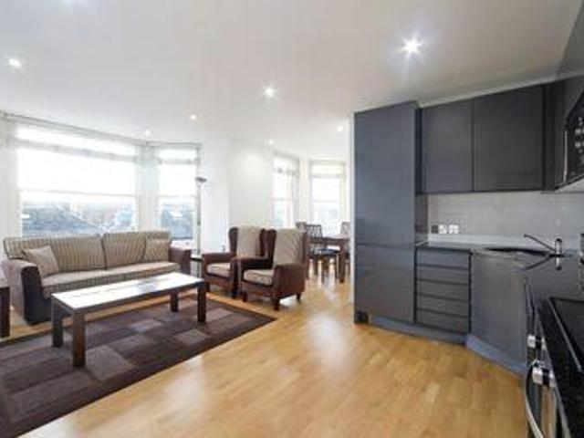 3 Bedrooms Flat for rent in Earls Court Road, London SW5