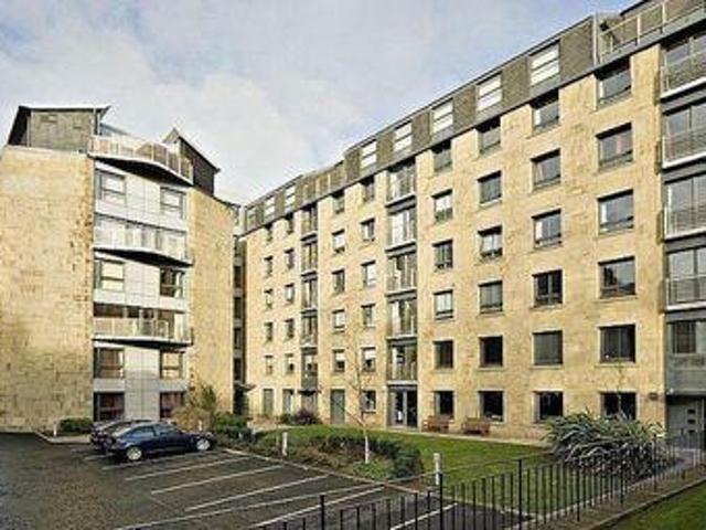 3 Bedrooms Flat for rent in East London Street, New Town, Edinburgh EH7