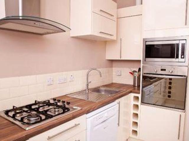 3 Bedrooms Flat for rent in East Preston Street, Newington, Edinburgh EH8