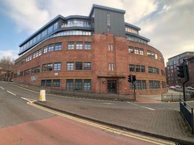 3 Bedrooms Flat for rent in East Street, Leeds LS9