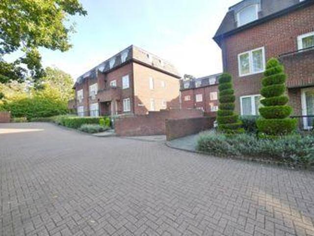 3 Bedrooms Flat for rent in Eastbury Avenue, Northwood HA6