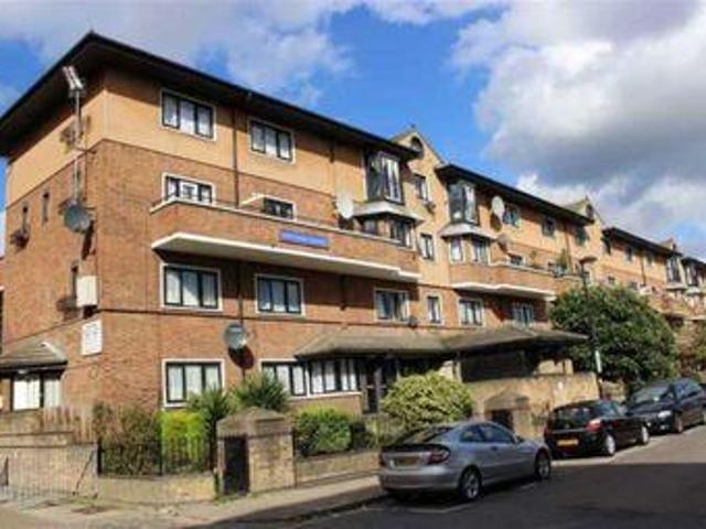 3 Bedrooms Flat for rent in Ecclesbourne Road, Islington, London N1